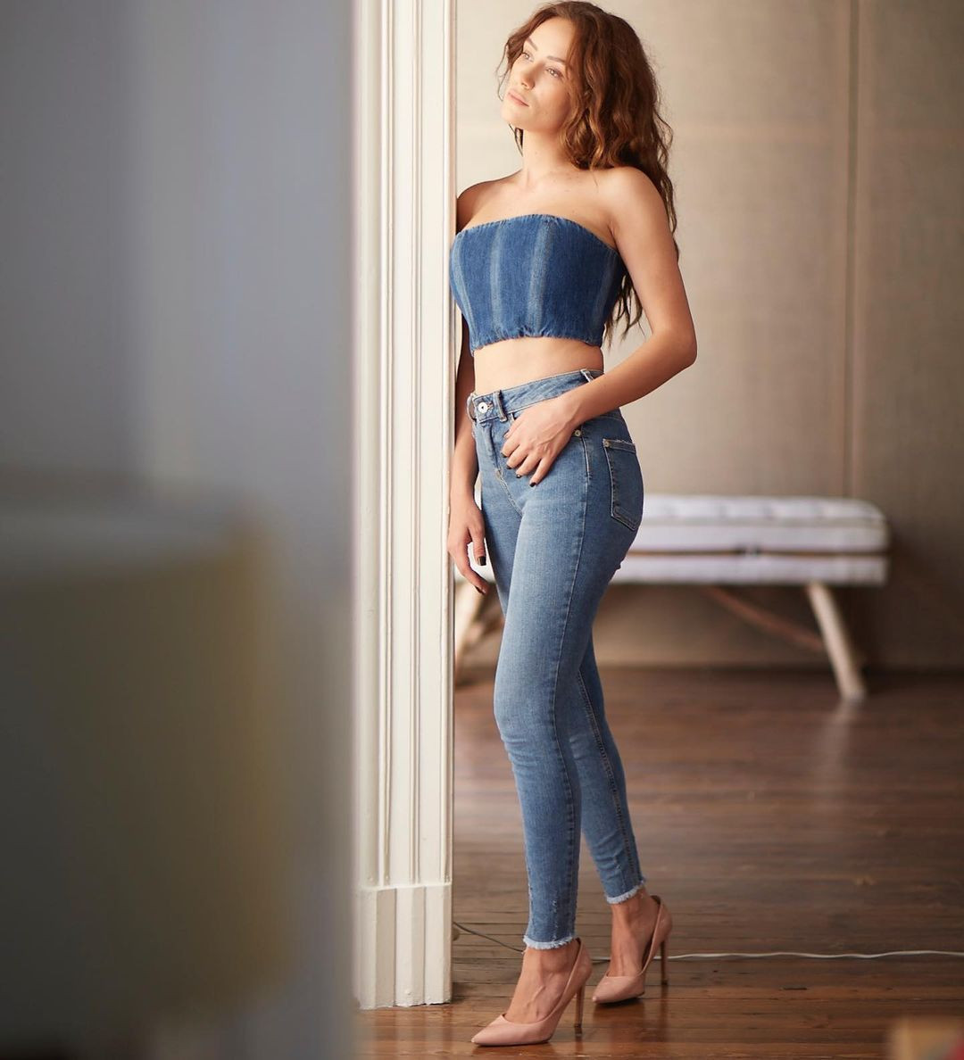 Kuruluş Osman dizisinde Aygül karakterini canlandıran Buse Arslan Akdeniz Instagram hesabından ...