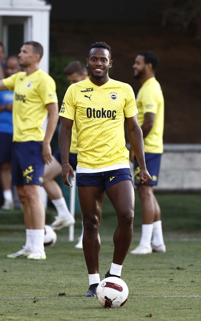 İtalyan basını transfer sürprizini duyurdu! Mourinho, Fenerbahçe’nin ... İtalyan basını transfer sürprizini duyurdu! Mourinho, Fenerbahçe’nin ...